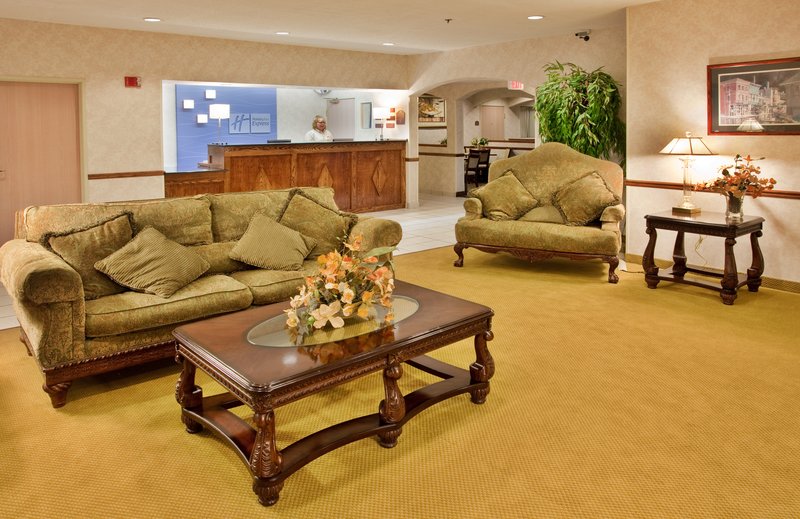 Holiday Inn Express Hotel & Suites Hannibal, Hannibal, MO, United ...